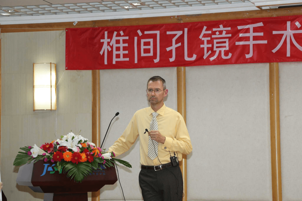 About Mr Michael Hess, Endoscopic Spinal Surgeon